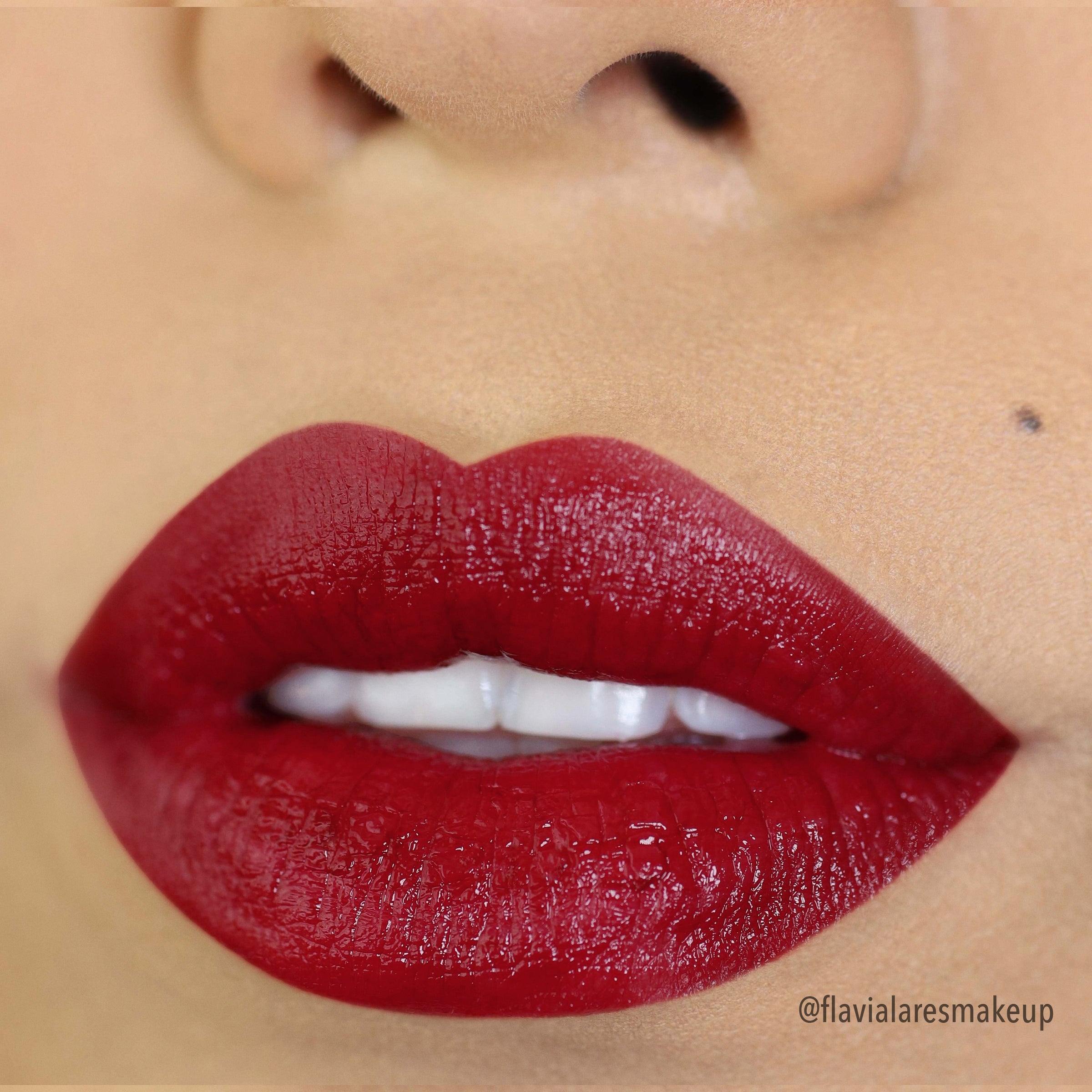 Signature Lipstick (011, Burgundy Noir)